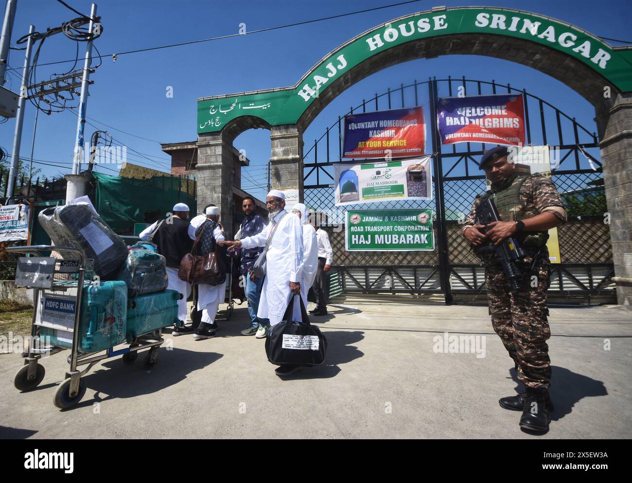 Srinagar, India. 09th May, 2024. Kashmiri pilgrims arrive at the Hajj ...