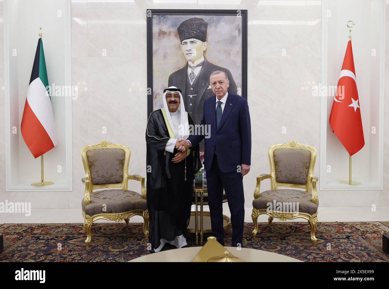 Turkish President Recep Tayyip Erdogan receives the Emir of Kuwait ...
