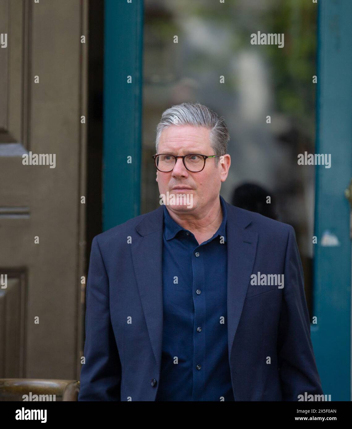 London, uk 9th May 2024 Sir Keir Starmer, Leader of the Labour Party leaves Cabinet office after ...