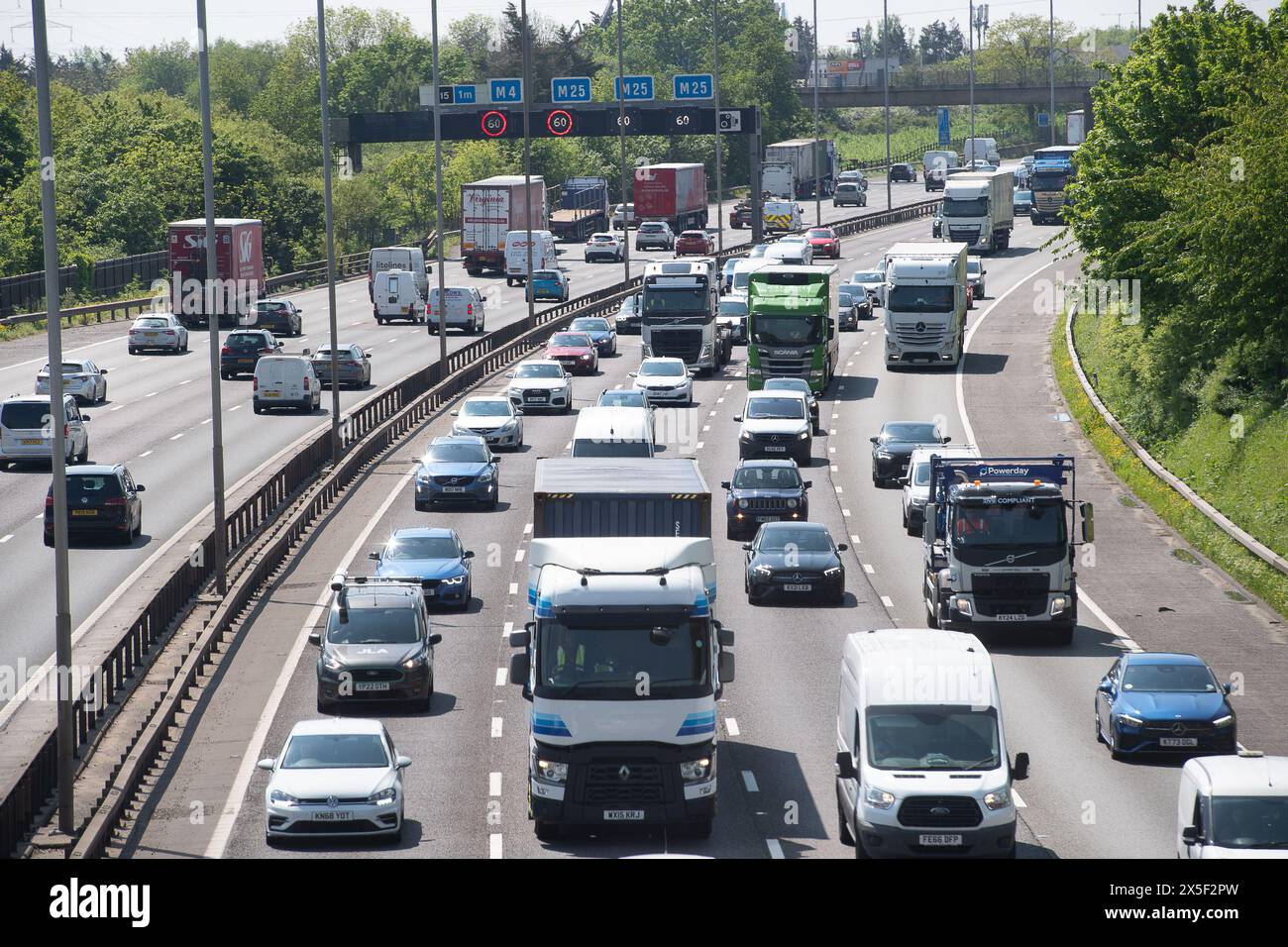 Iver, UK. 7th May, 2024. It was a busy day on the M25 Motorway in Iver ...