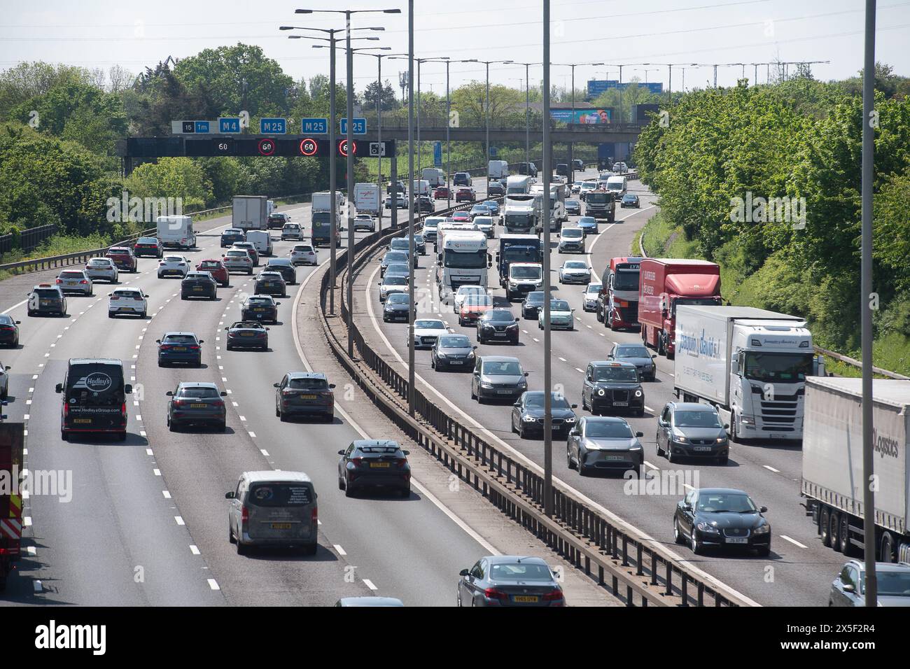 Iver, UK. 7th May, 2024. It was a busy day on the M25 Motorway in Iver ...