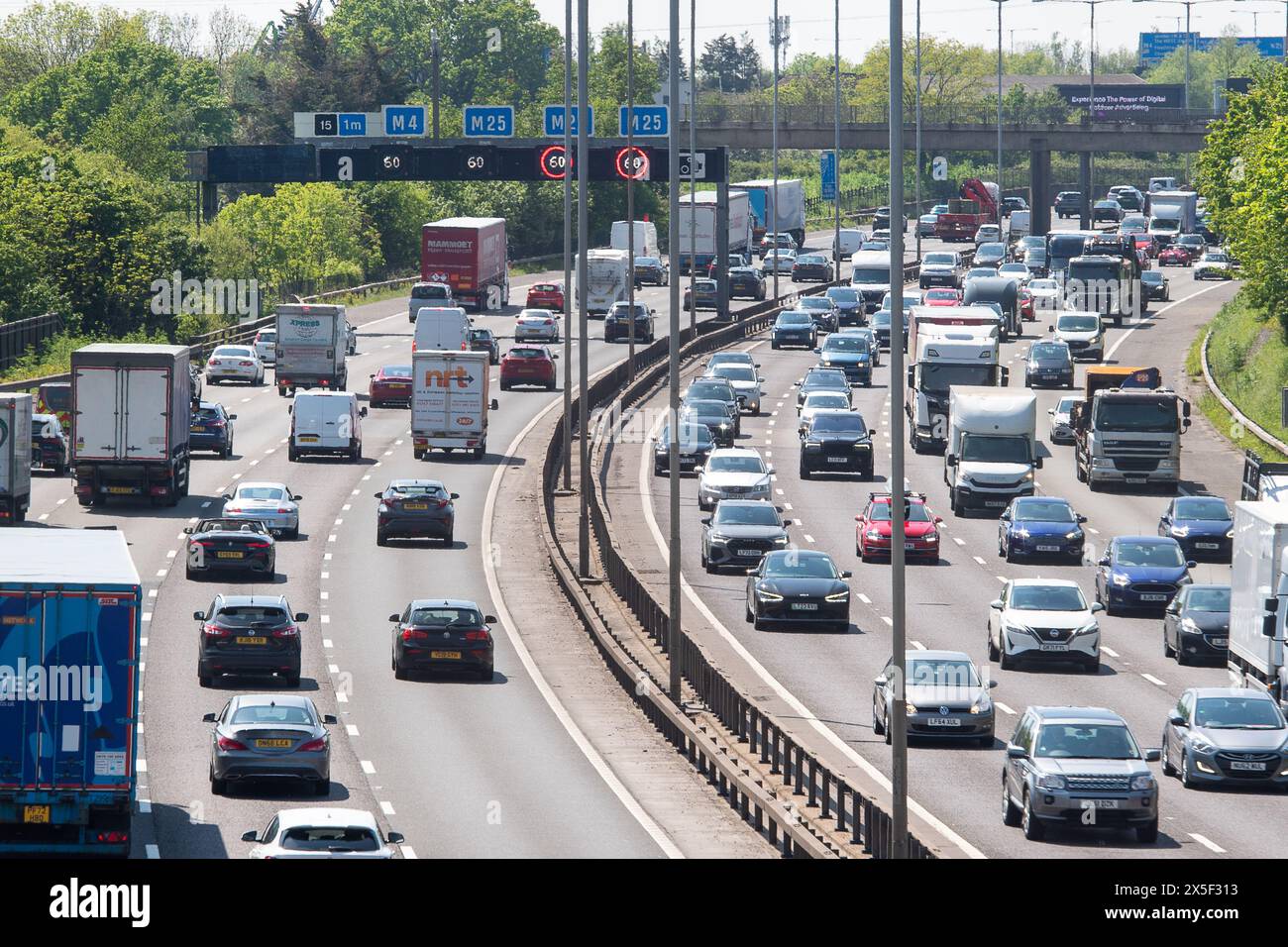 Iver, UK. 7th May, 2024. It was a busy day on the M25 Motorway in Iver ...
