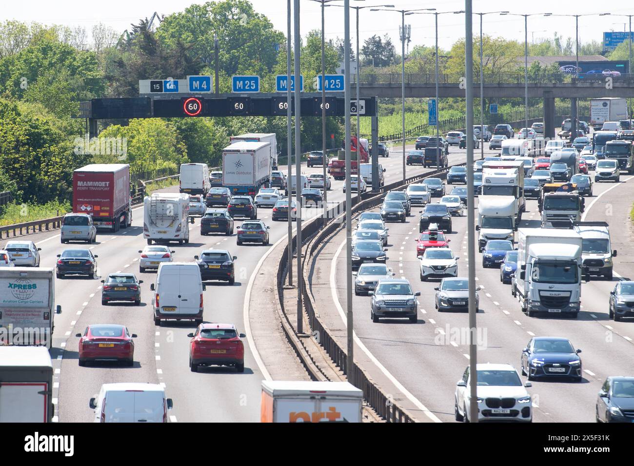 Iver, UK. 7th May, 2024. It was a busy day on the M25 Motorway in Iver ...