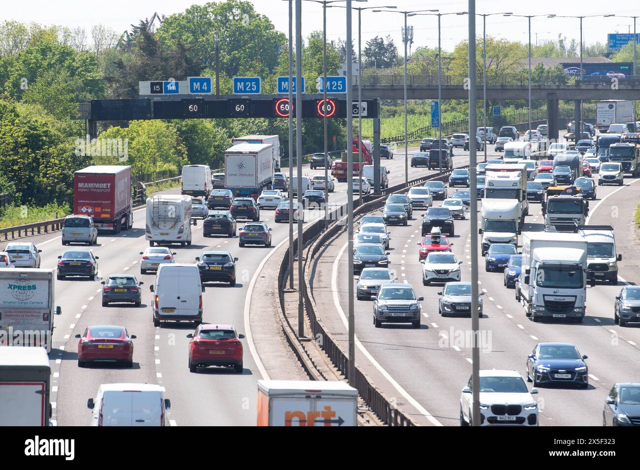 Iver, UK. 7th May, 2024. It was a busy day on the M25 Motorway in Iver ...