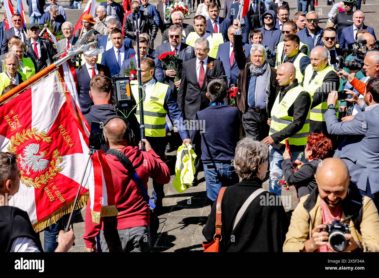 Russians ambassador to Poland, Sergey Andreyev arrives to lay flowers ...