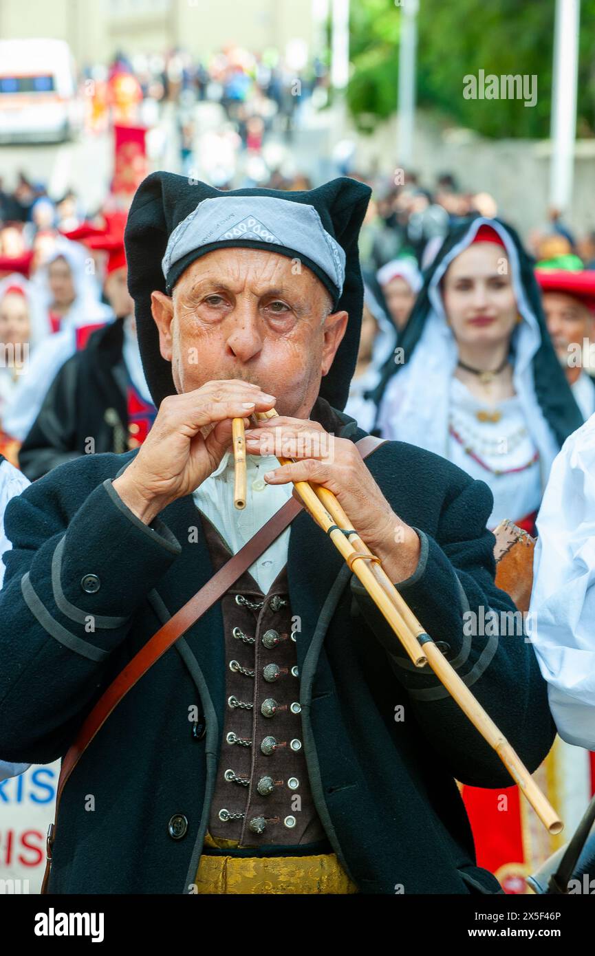 Italian Folk Parade In Sardinia Stock Photo Alamy italian-folk-parade-in-sardinia-stock-photo-alamy