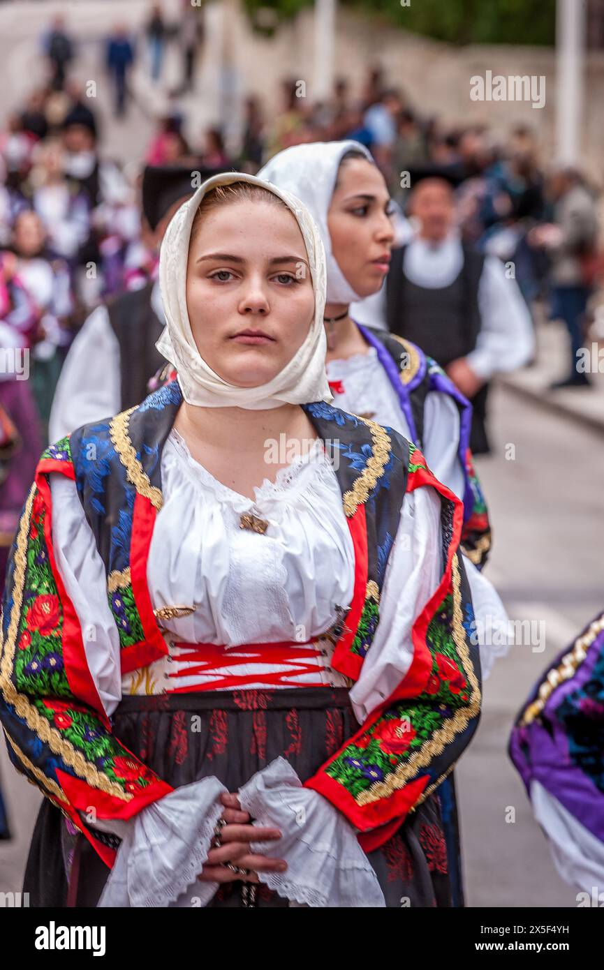 Italian Folk Parade In Sardinia Stock Photo Alamy italian-folk-parade-in-sardinia-stock-photo-alamy