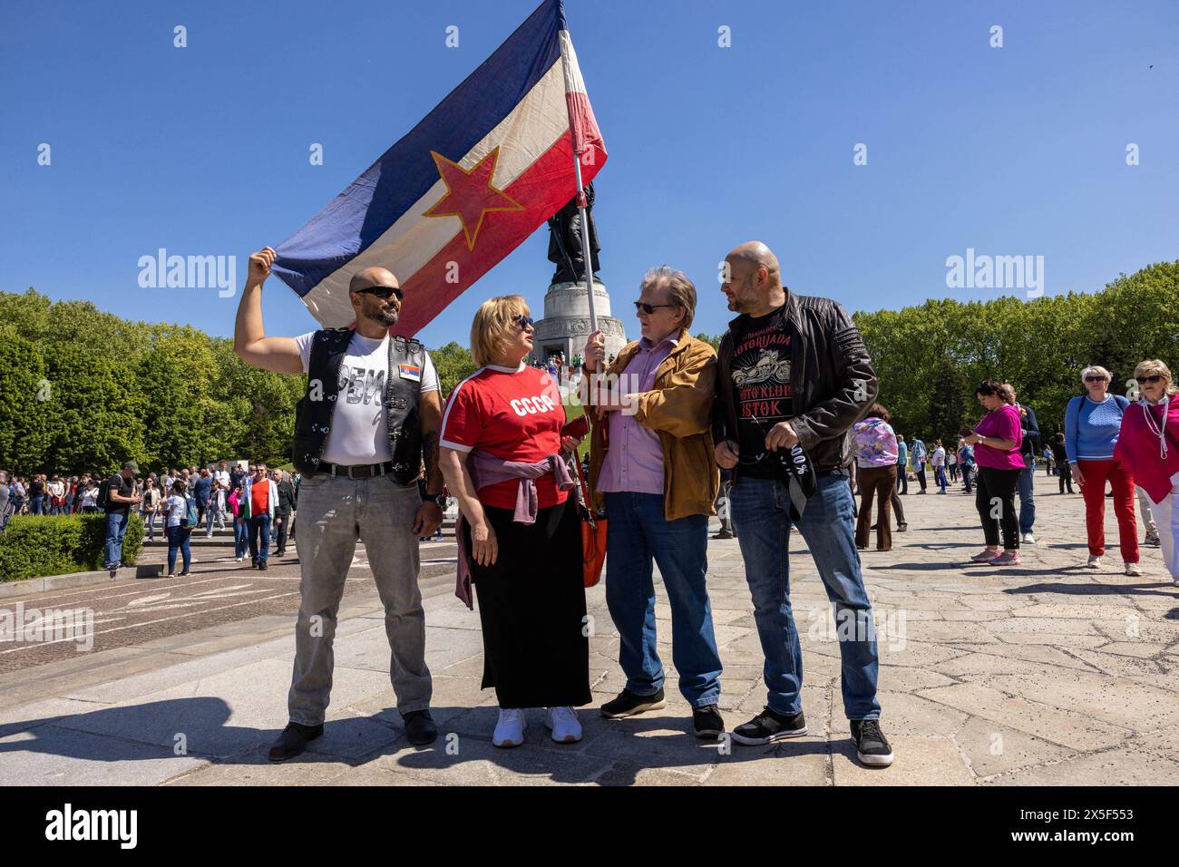 Berlin Tag des Sieges, Treptower Park, Berlin, 09.05.2024 Flagge der ...