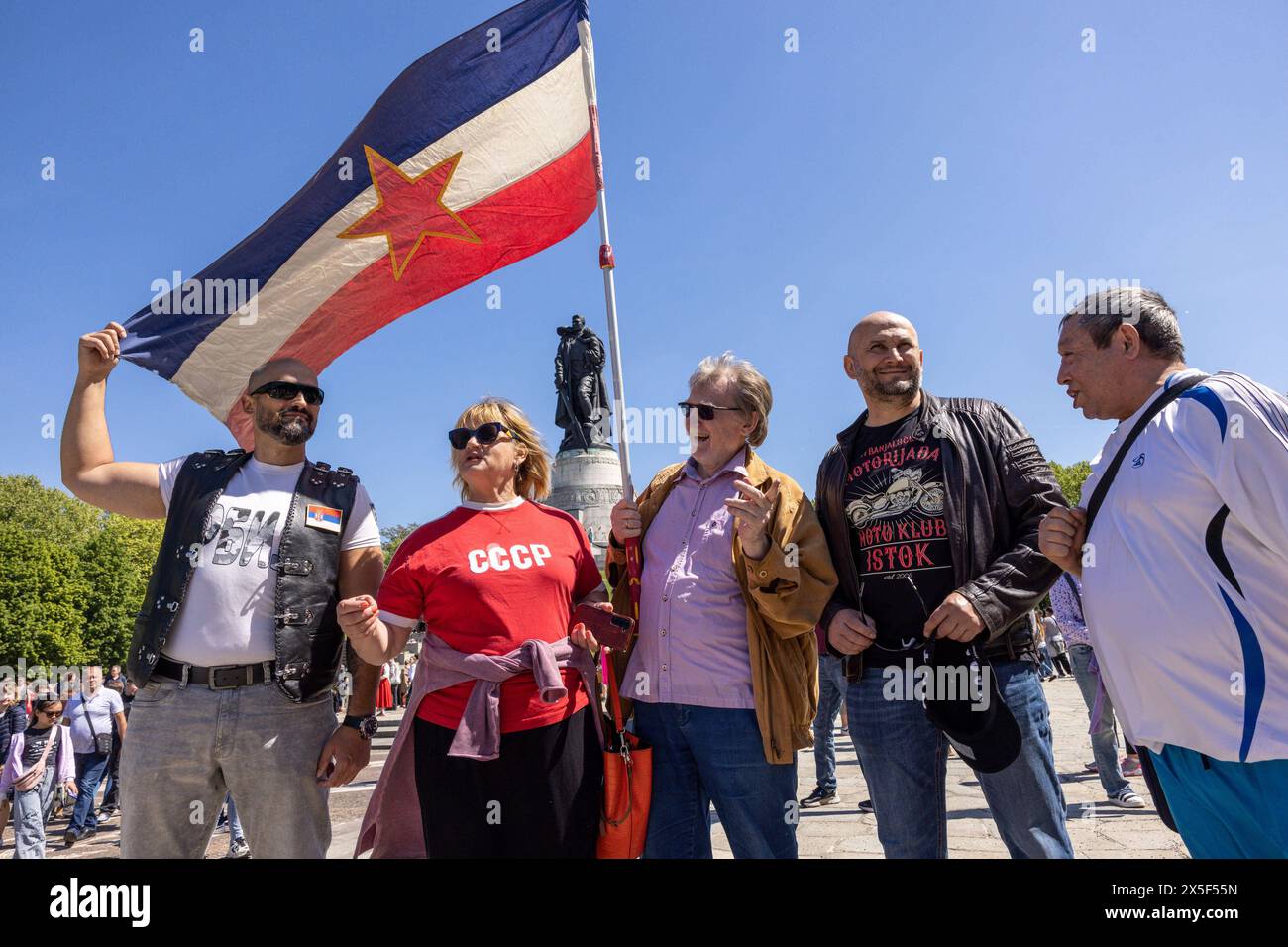 Berlin Tag des Sieges, Treptower Park, Berlin, 09.05.2024 Flagge der ...