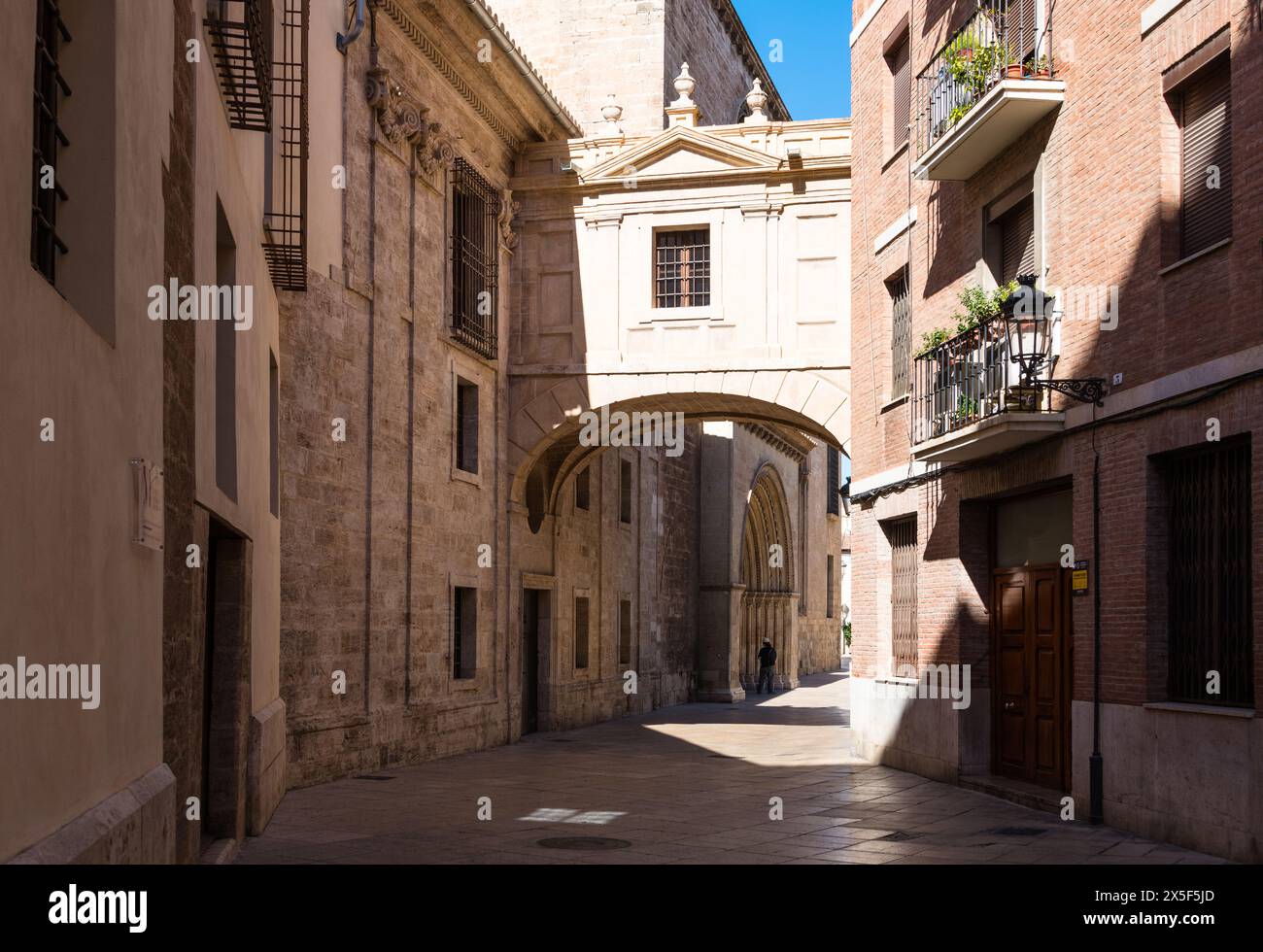 Arco de la calle de la Barchilla, 18th century bridge linking the ...