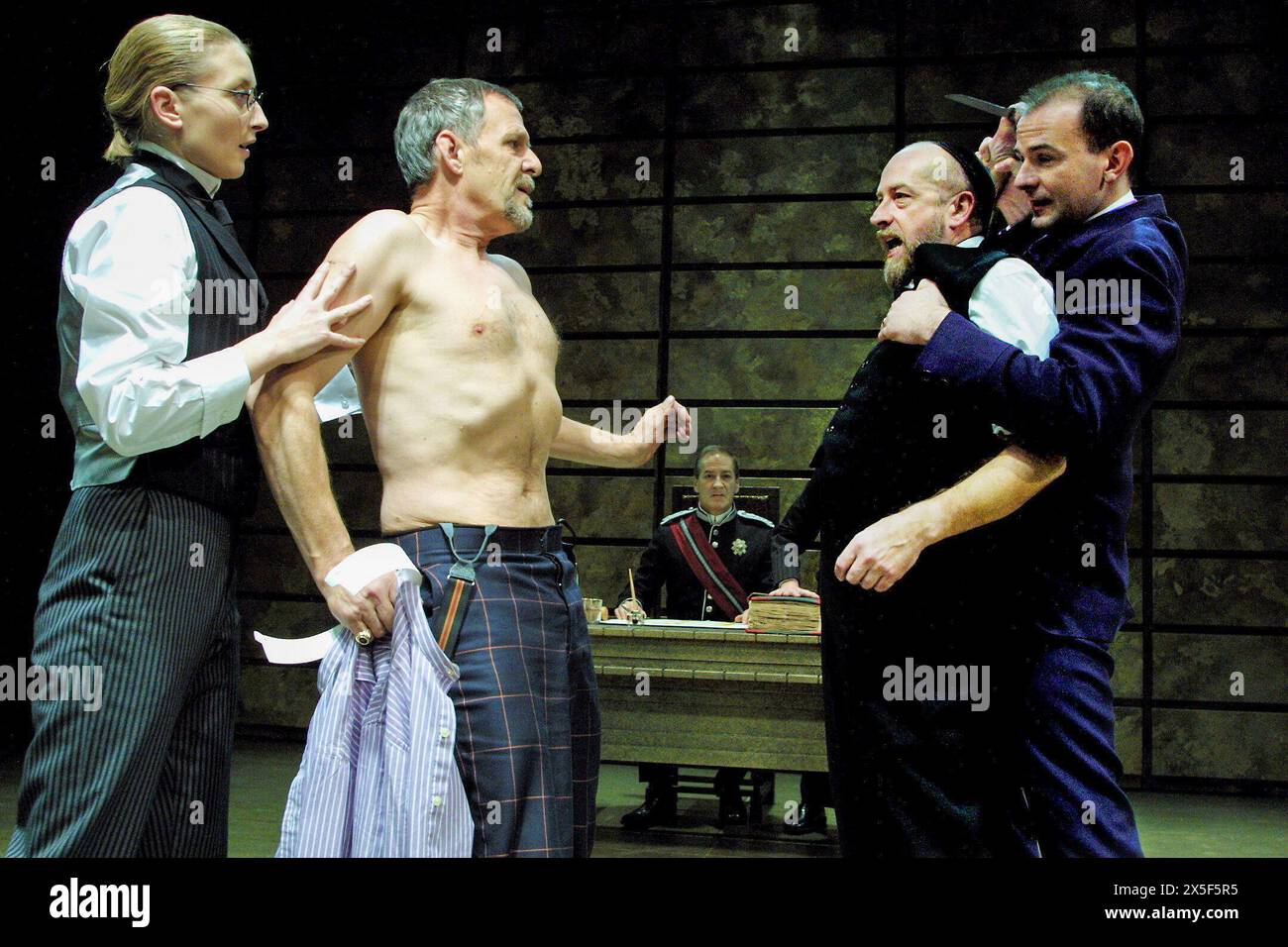 l-r: Hermione Gulliford (Portia), Ian Gelder (Antonio), Ian Bartholomew ...