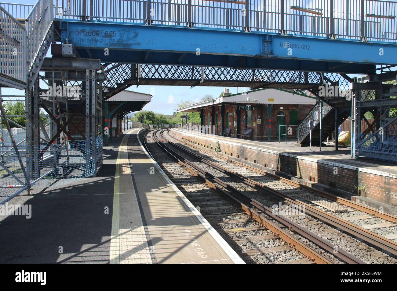 Brading railway station on the Ryde to Shanklin Island Line railway on ...