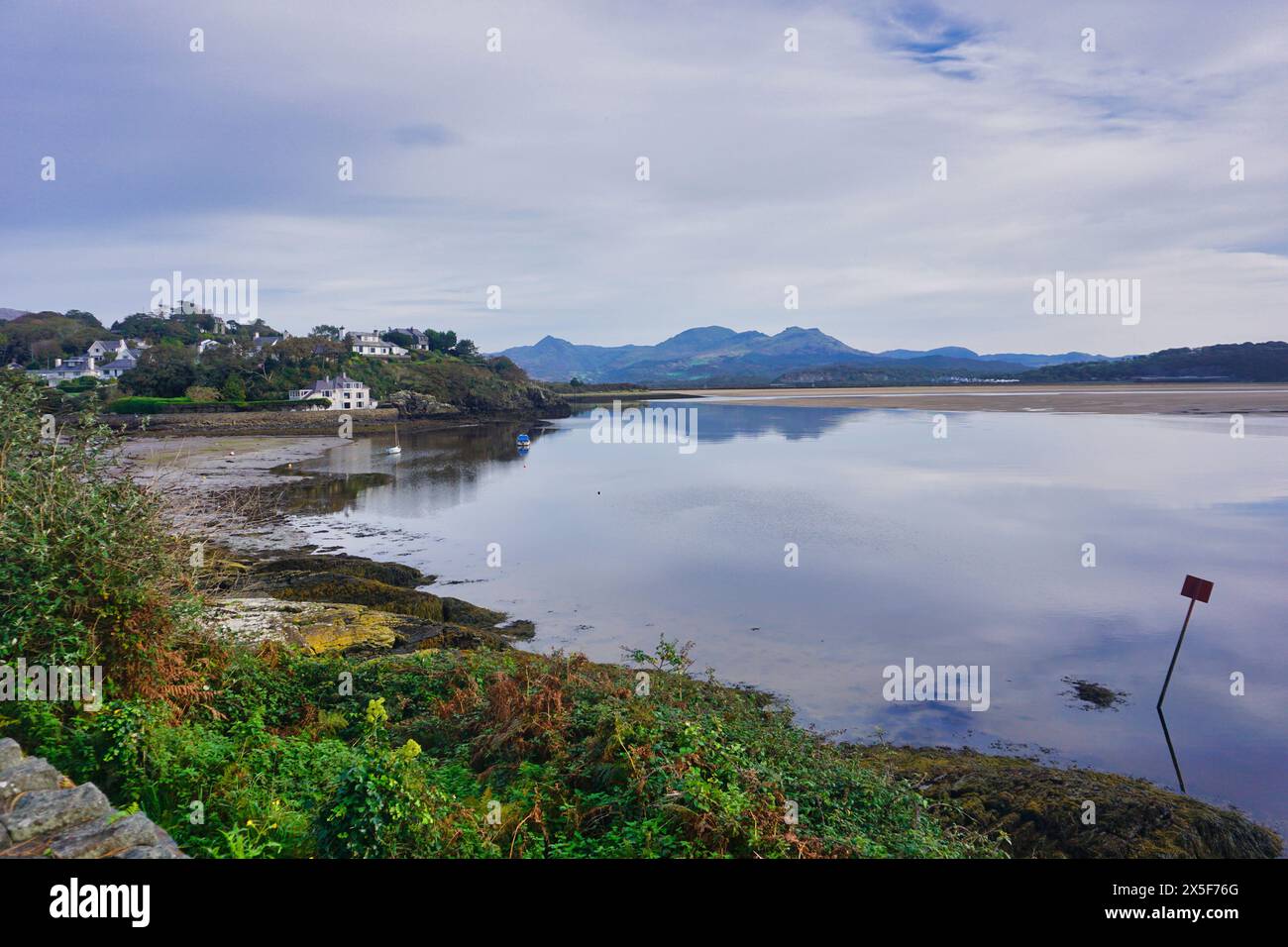 Borth-Y-Gest, Porthmadog, Gwynedd, Wales, UK Stock Photo - Alamy