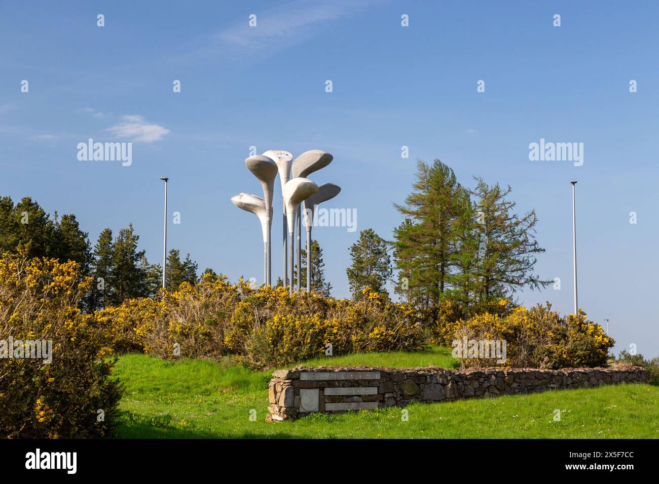 6 giant golf clubs on a roundabout near Gleneagles Hotel and Train ...