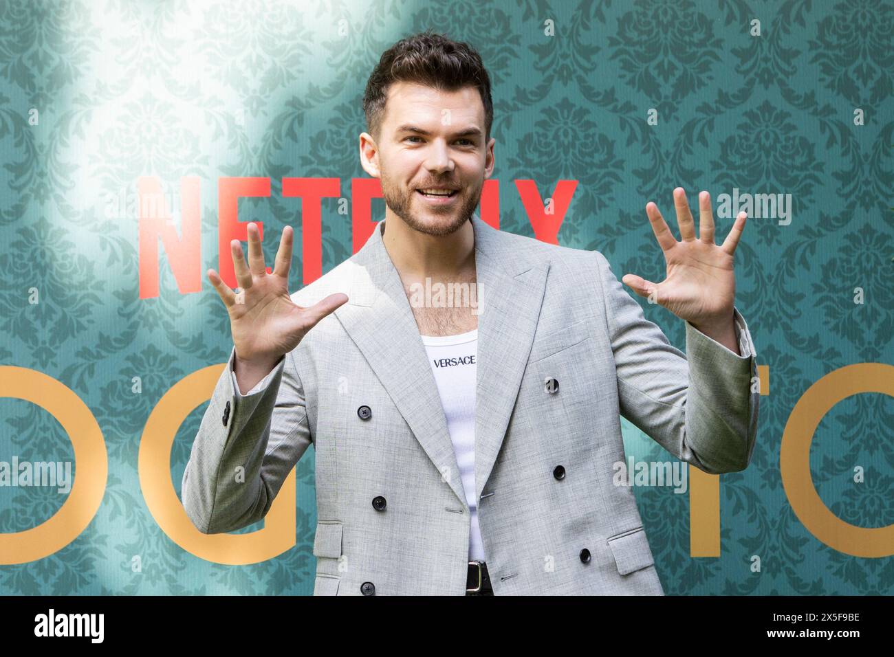 Bridgerton cast hi-res stock photography and images - Alamy