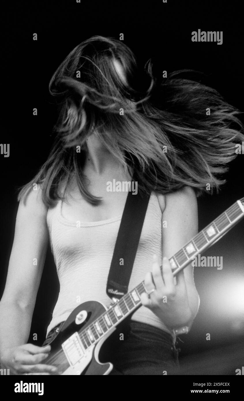 THE DONNAS, YOUNG, READING FESTIVAL, 1999: Guitarist Allison Robertson ...
