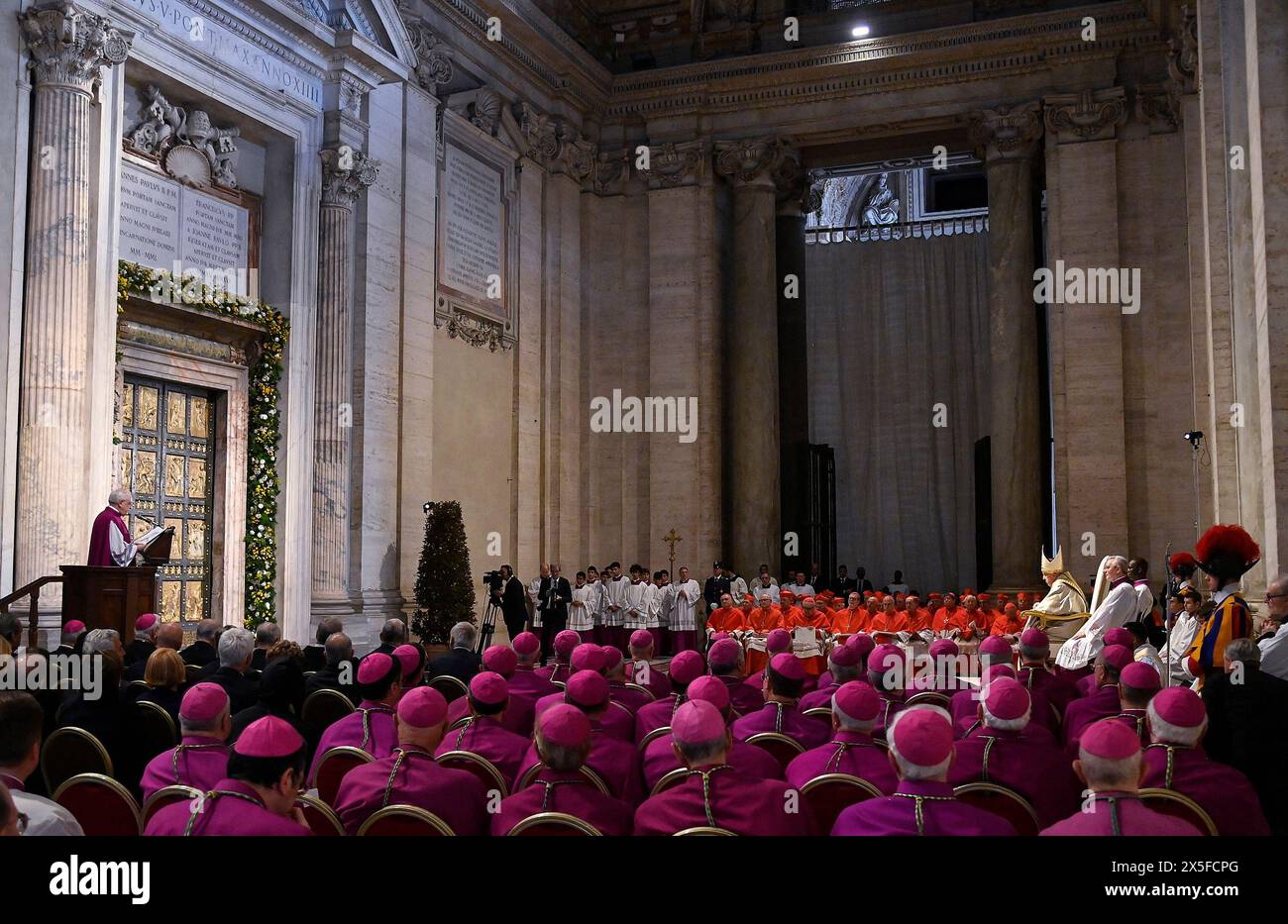 Pope Francis listens to the papal bull 'Spes non confundit' (Latin for ...
