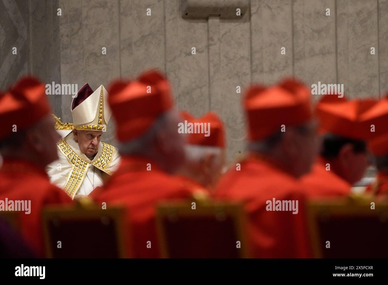 Pope Francis presides over the second vespers in St. Peter's Basilica ...