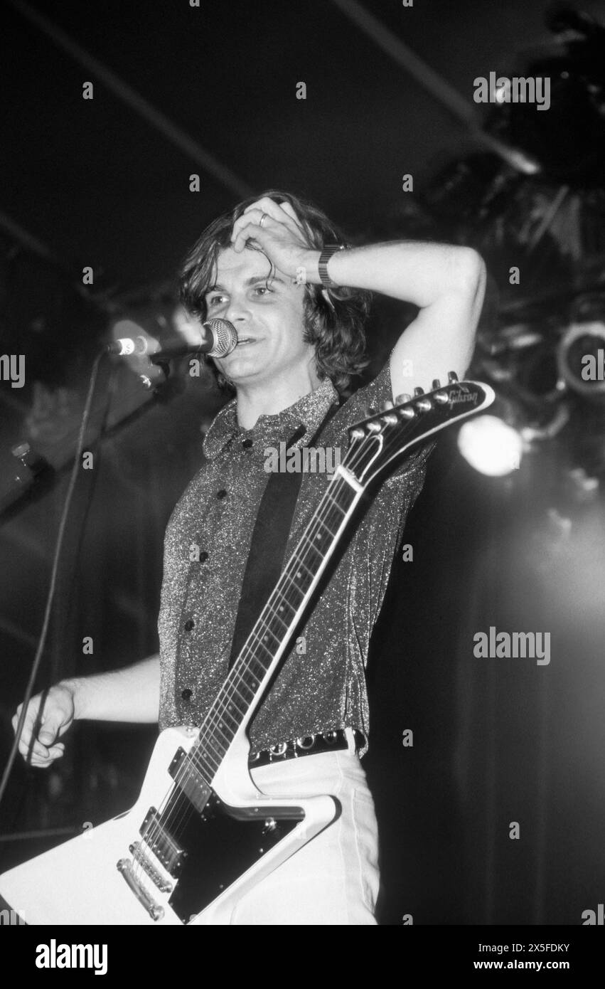 THE WANNADIES, READING FESTIVAL, 1997: Singer and Guitarist Pär Wiksten ...