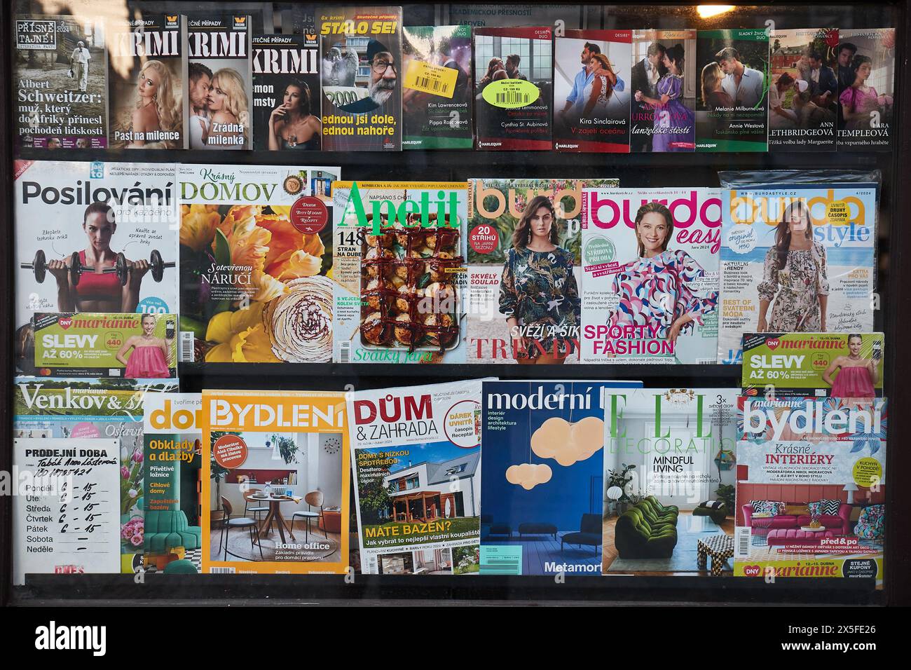Newspaper booth hi-res stock photography and images - Alamy