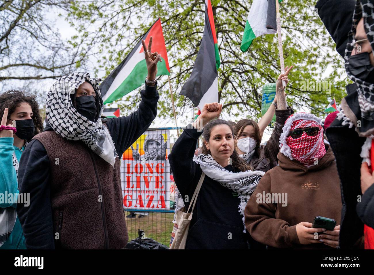 Emotions run high as both pro-Palestinian and pro-Israeli protesters ...