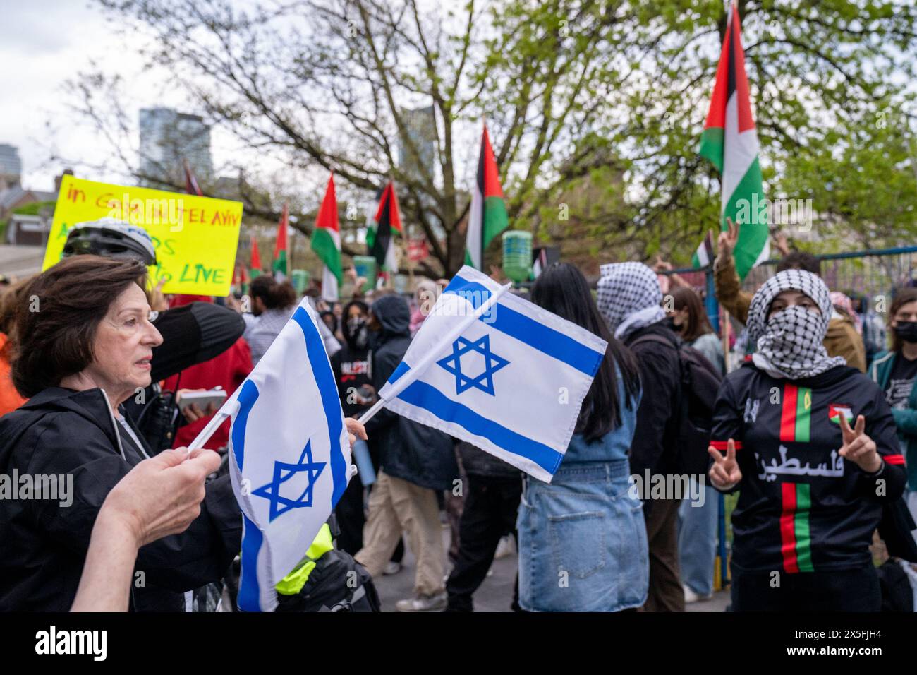 Pro-Israel supporters holding Israeli flags walks through crowd as pro ...