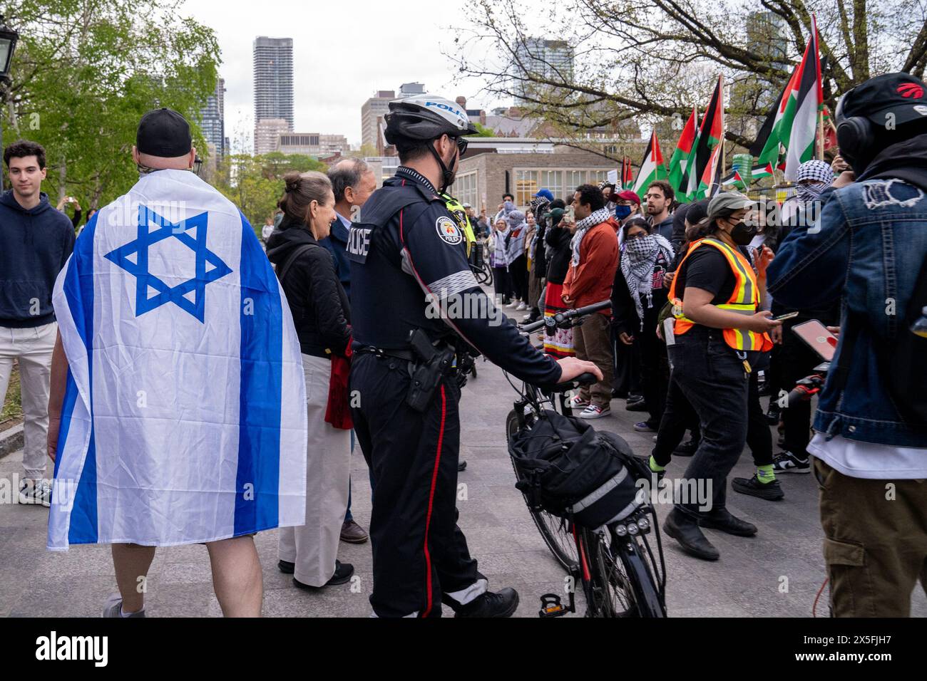 Pro-Israel supporters holding Israeli flags walks through crowd as pro ...