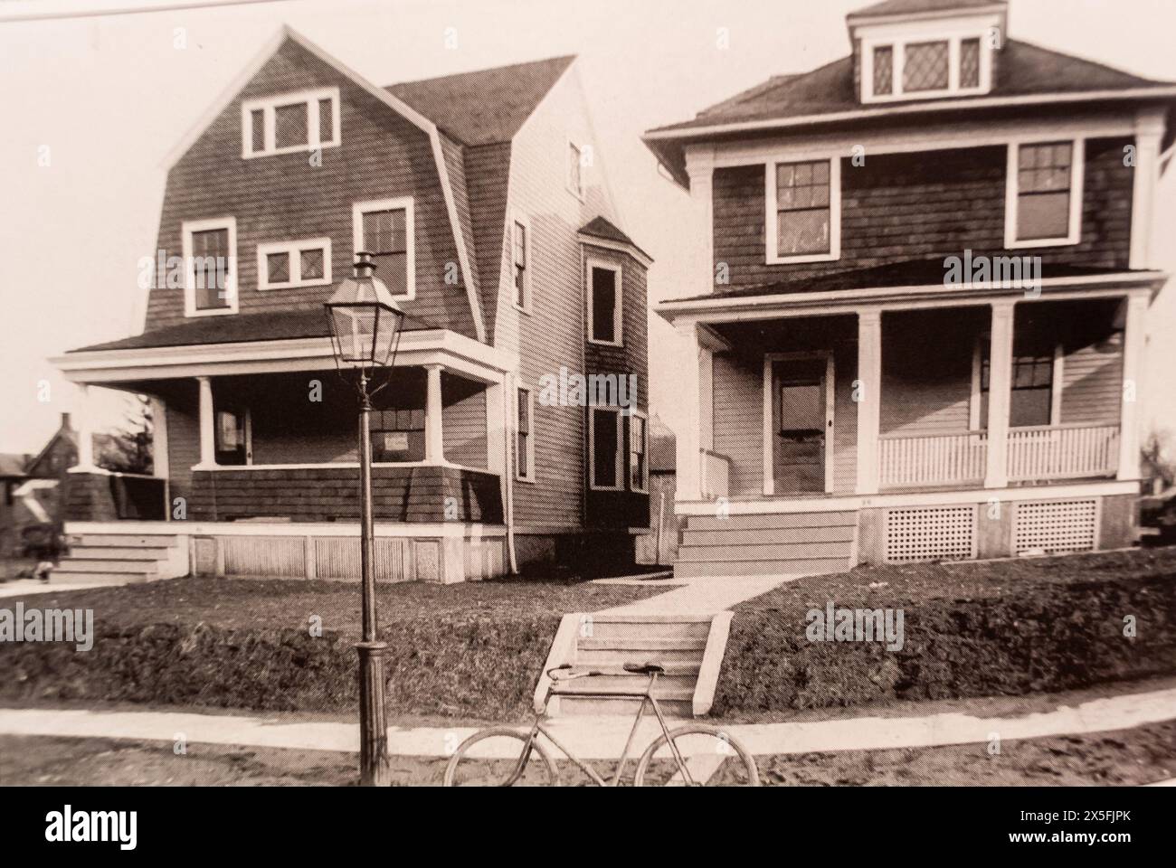 Middle class house exterior hi-res stock photography and images - Alamy