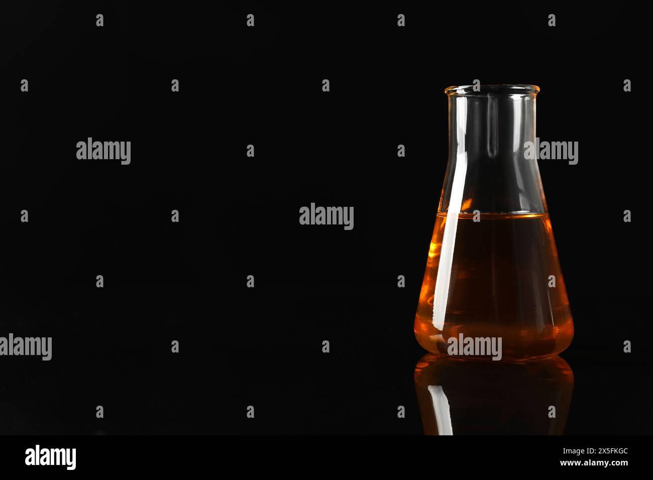 Crude oil flask hi-res stock photography and images - Alamy