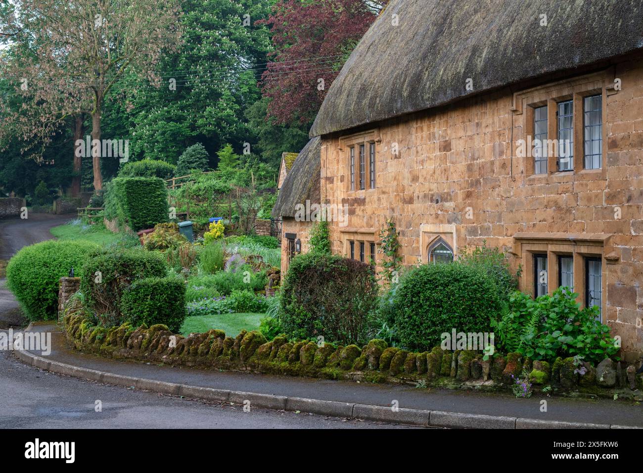 Ironstone cottages hi-res stock photography and images - Alamy