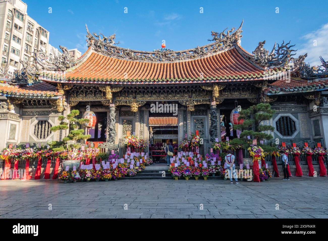 Exterior of Bangka Lungshan (Longshan) Temple, Taipei, Taiwan Stock ...
