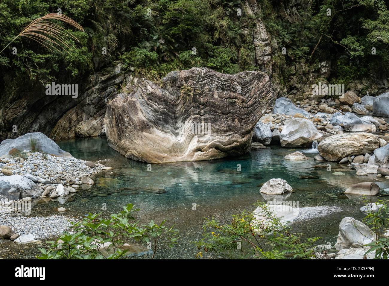 River scenery on the Shakadang Trail, Taroko Gorge, Taroko National ...