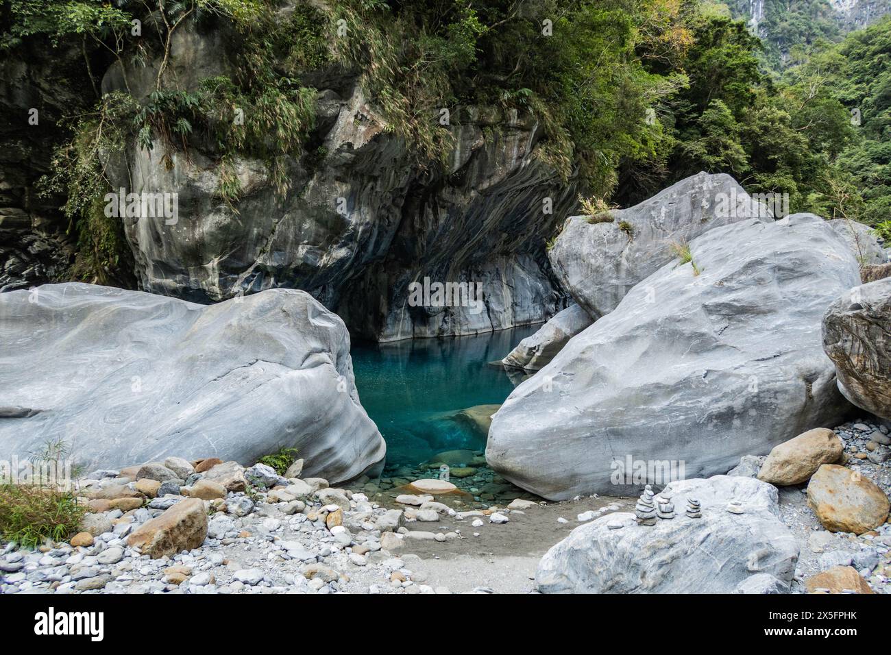 River scenery on the Shakadang Trail, Taroko Gorge, Taroko National ...
