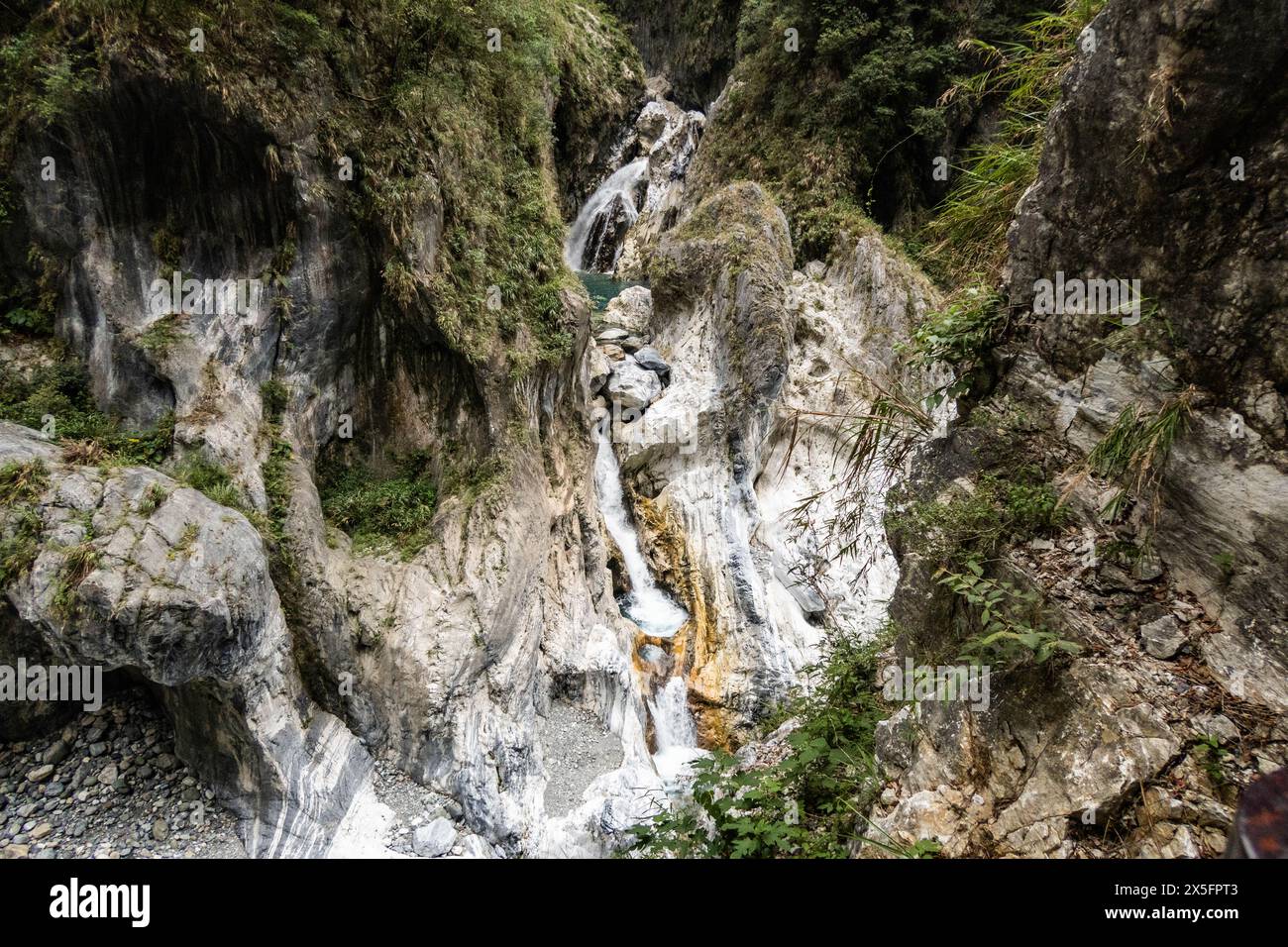 Liwu River running through Taroko Gorge, Taroko National Park, Taiwan ...