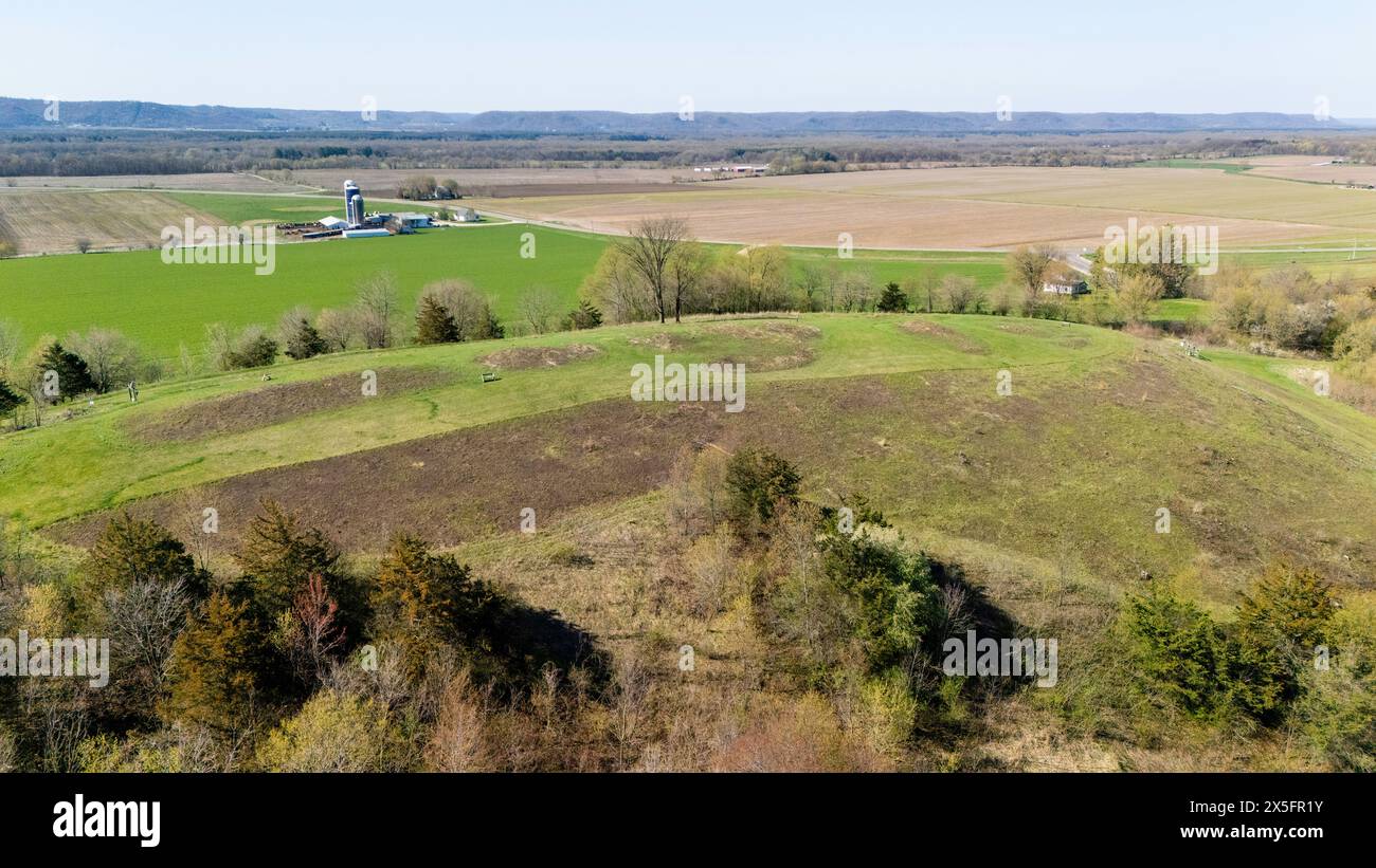 Aerial photograph of Shadewald Mounds, near Muscoda, Richland County ...