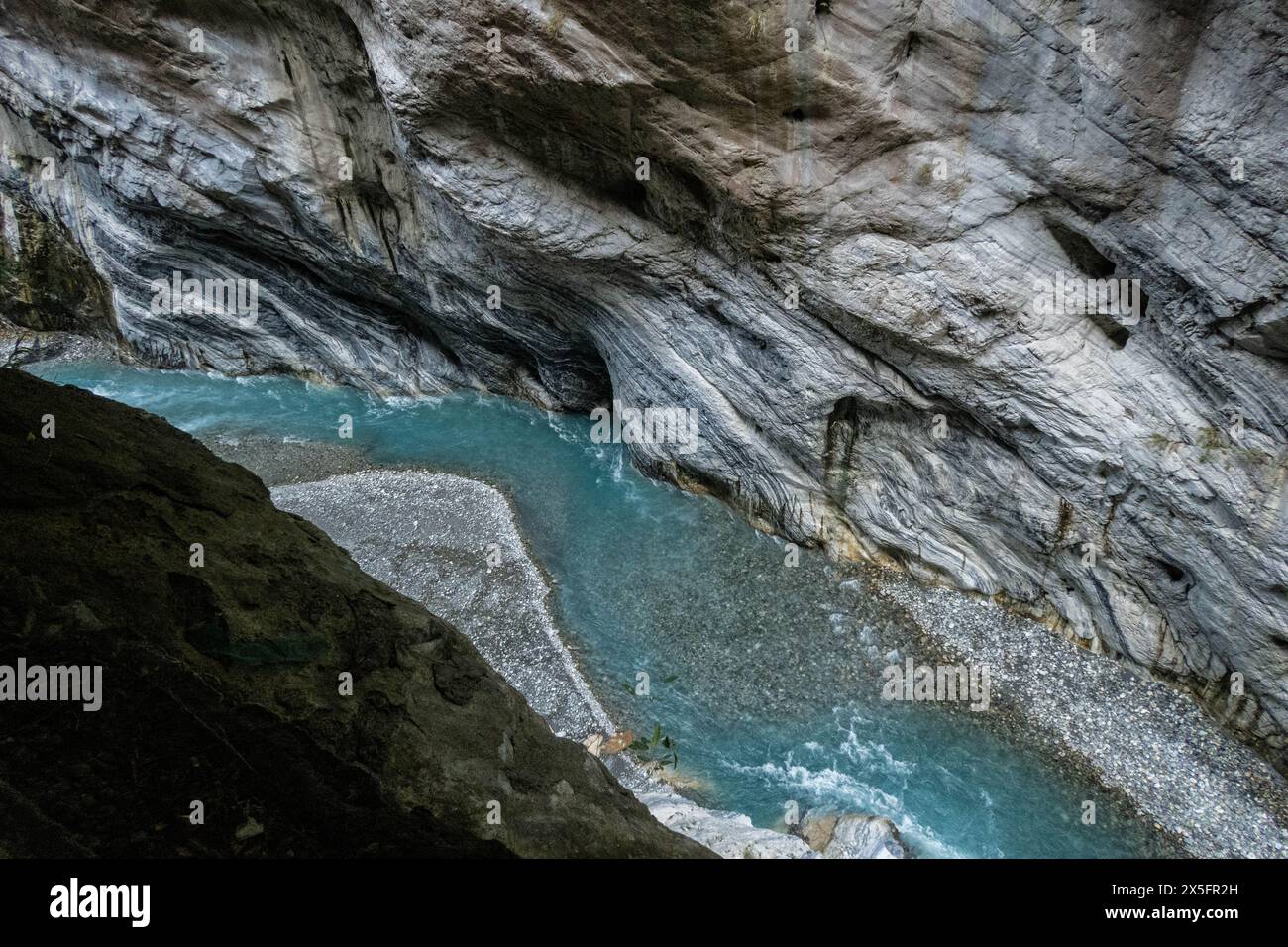 Liwu River running through Taroko Gorge, Taroko National Park, Taiwan ...