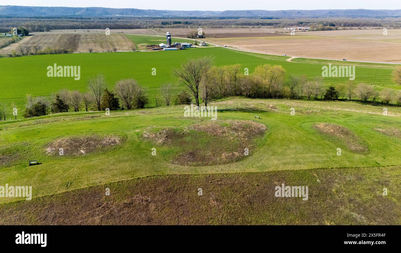 Aerial photograph of Shadewald Mounds, near Muscoda, Richland County ...