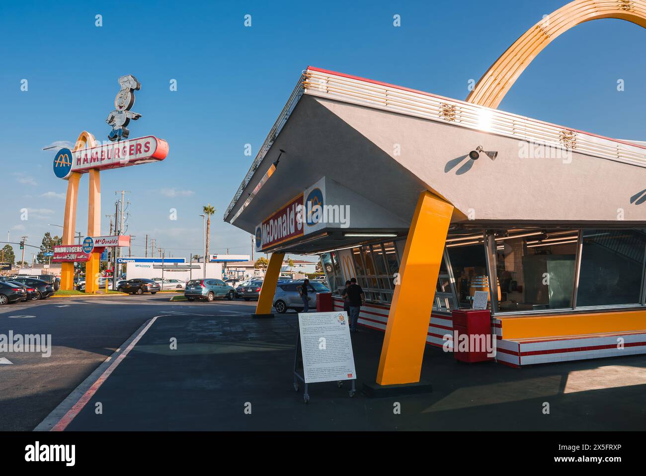 Retro Futuristic Fast Food Restaurant, Los Angeles Icon Stock Photo - Alamy