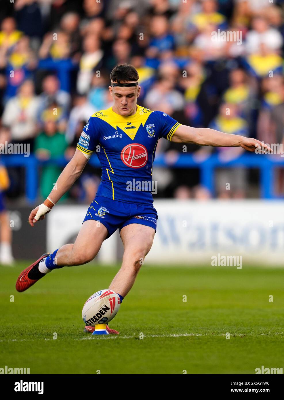 Warrington Wolves' Josh Thewlis scores a conversion during the Betfred ...