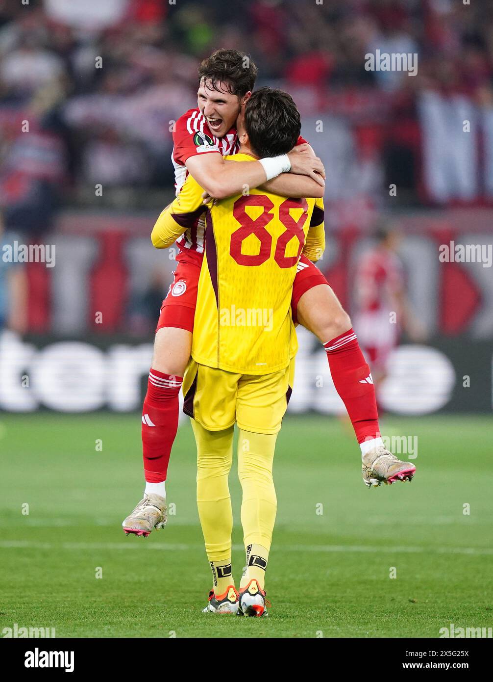 Olympiacos goalkeeper Konstantinos Tzolakis and Panagiotis Retsos ...