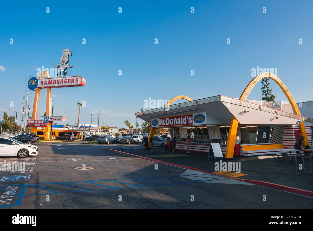 Retro McDonald's with Chef Character, 1950s Style, Los Angeles McDonald ...