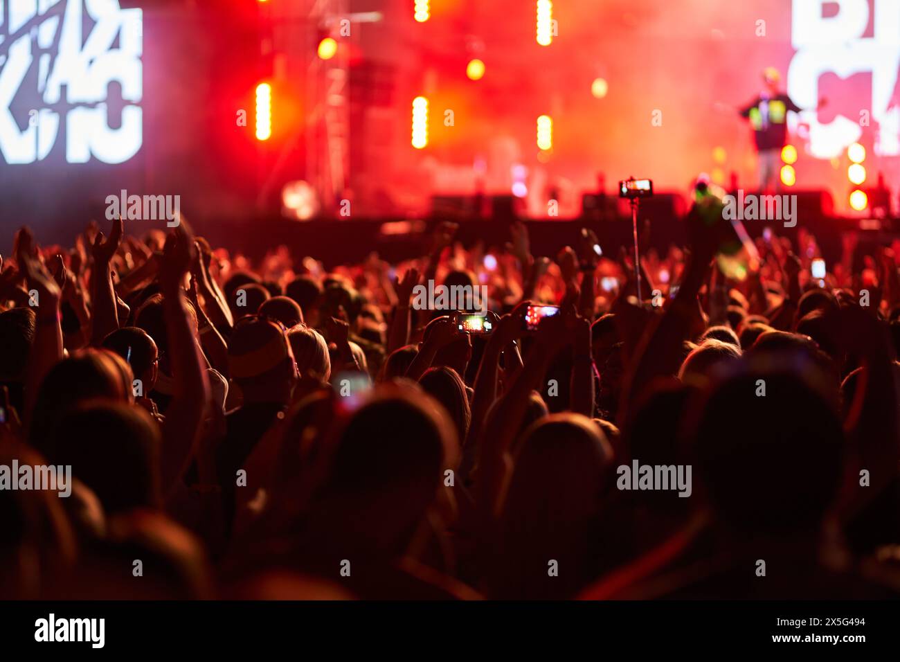 Energetic crowd enjoys live music hi-res stock photography and images ...