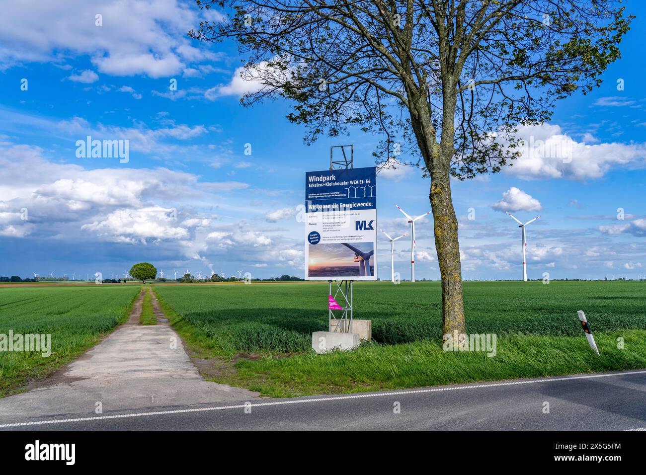 Planned wind farm on the country road 366 between Lövenich and Hottorf ...