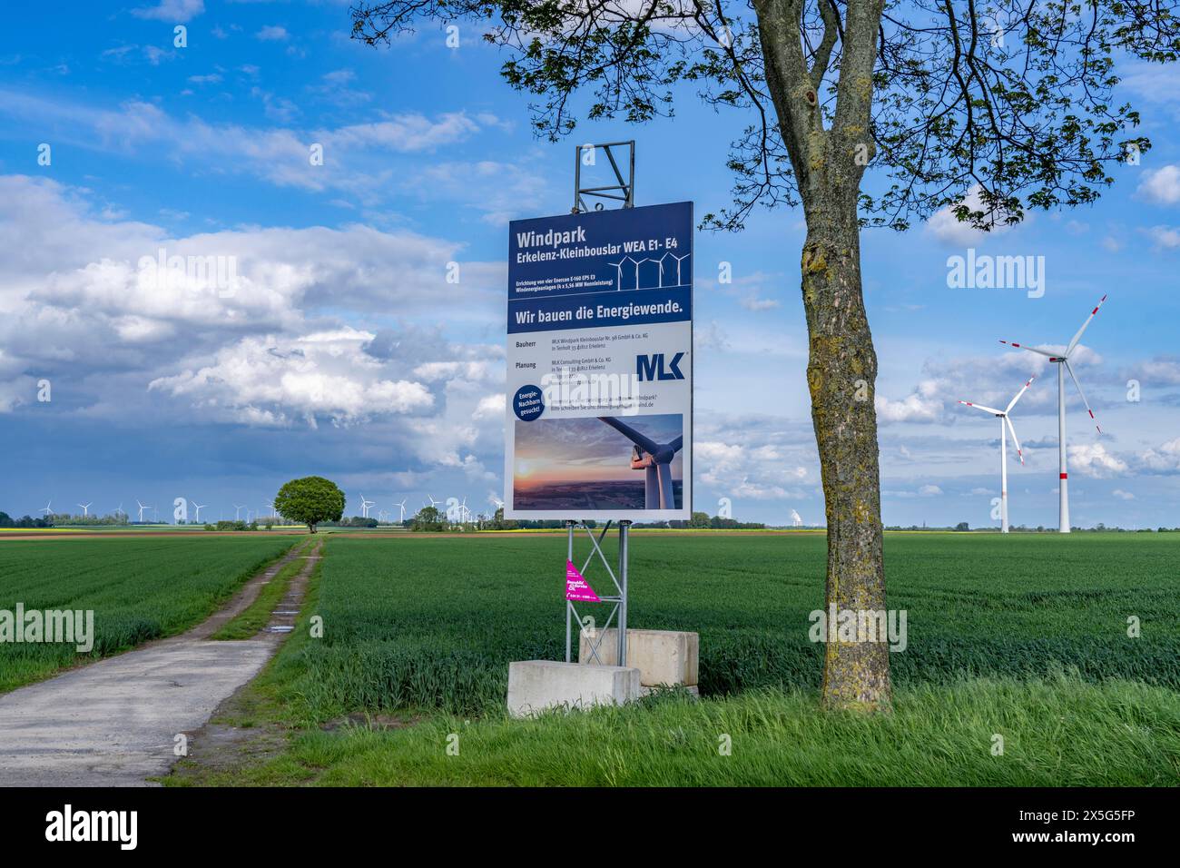 Planned wind farm on the country road 366 between Lövenich and Hottorf ...