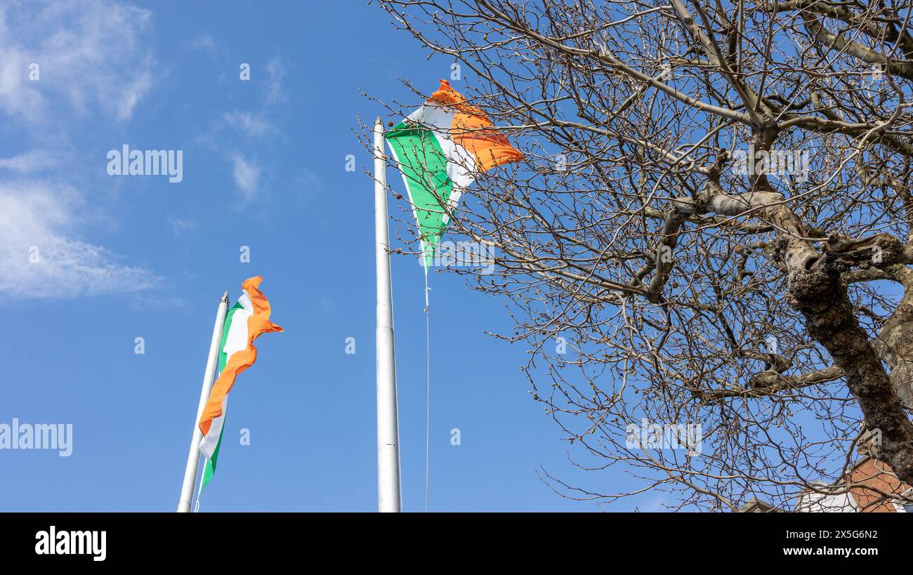 Flag flutter ireland hi-res stock photography and images - Alamy