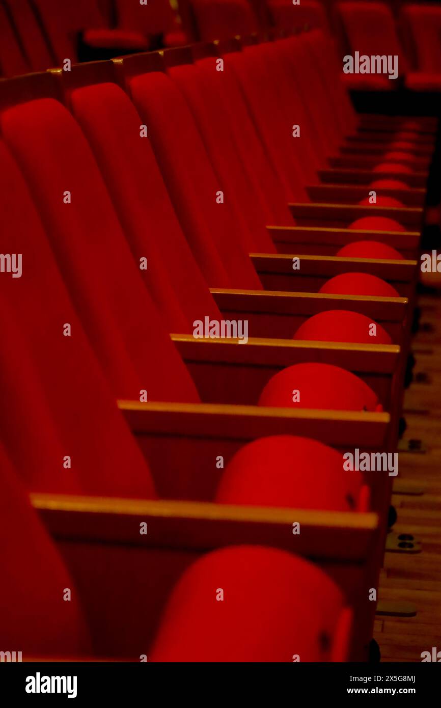 Red seats lined up in the theater Stock Photo - Alamy