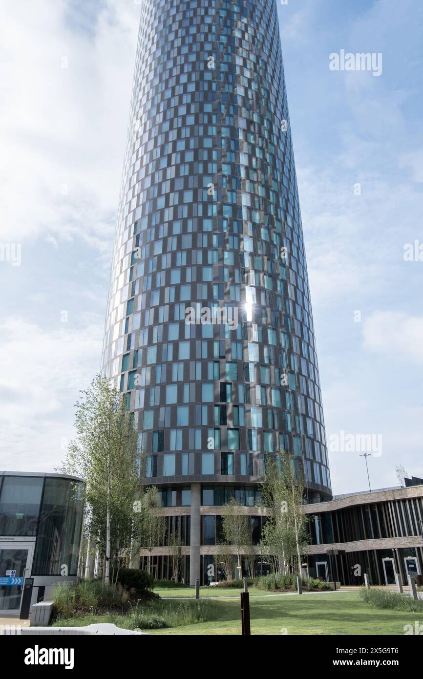 Skyscraper city tower manchester hi-res stock photography and images ...