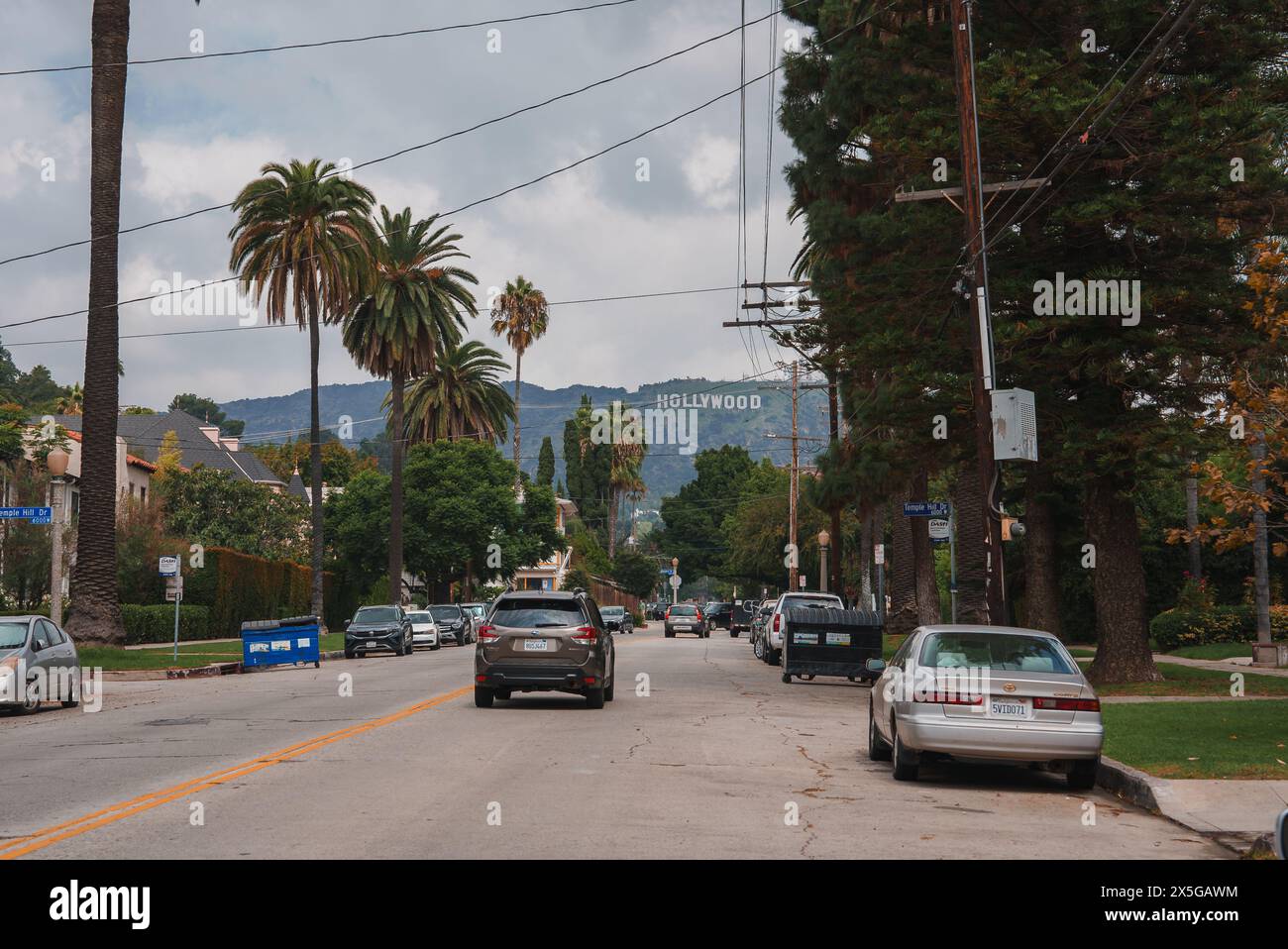 Los Angeles Street Scene with Hollywood Sign Background Stock Photo - Alamy