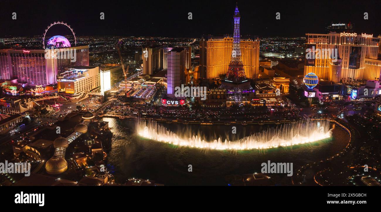 Vibrant Las Vegas Strip Night Scene, Iconic Landmarks, Lights, Water Show Stock Photo - Alamy