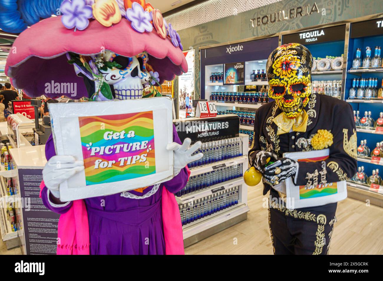 Dufry duty free hi-res stock photography and images - Alamy